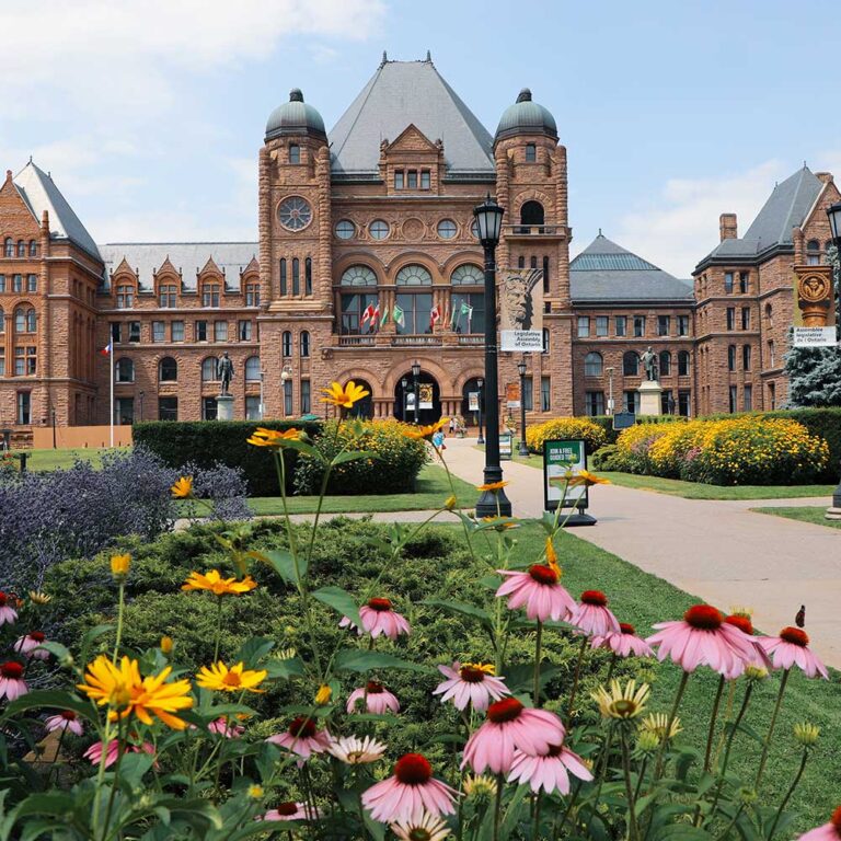Ontario must register drivers, vehicles carrying passengers for money ...